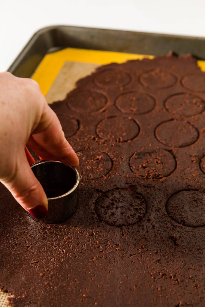 EASY Homemade Oreos - Homemade Oreo Cookies Recipe