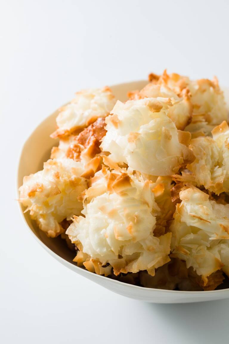 Easy Coconut Macaroons - Crispy, Chewy, and Fantastic