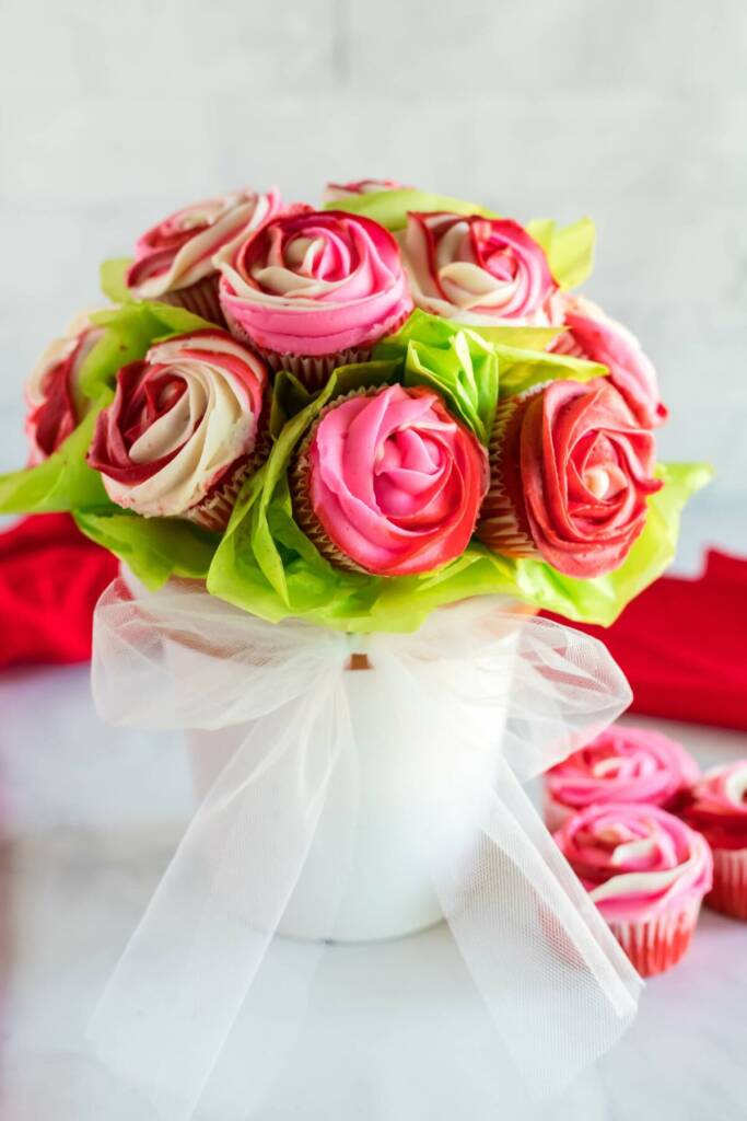 How to Make a Cupcake Bouquet with Frosting Flowers - Cupcake Project