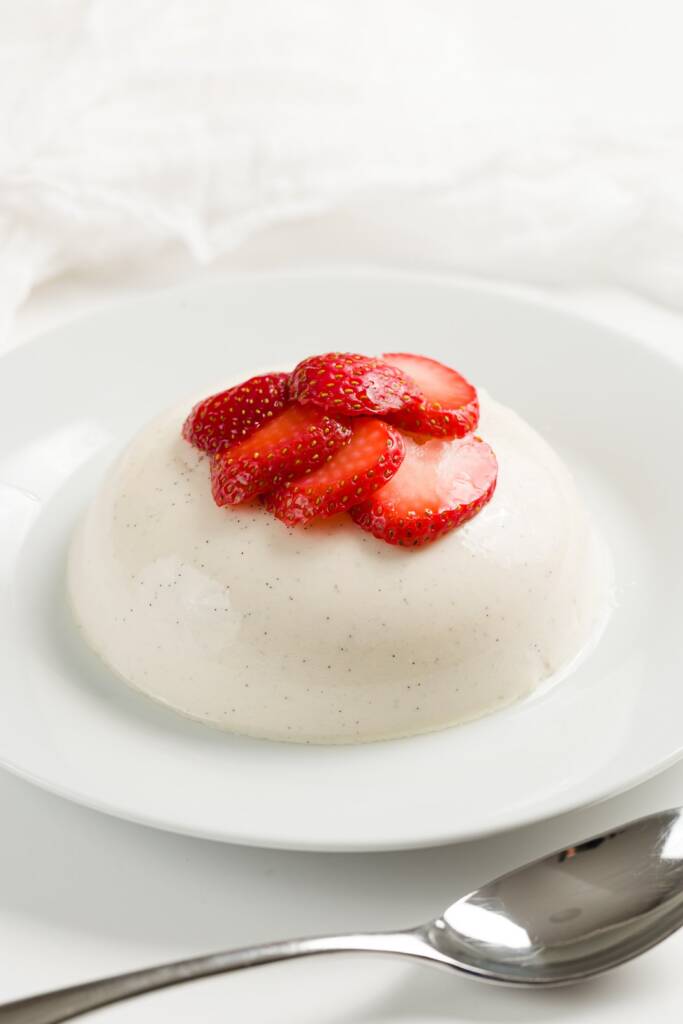 Vanilla Panna Cotta (Vegetarian Recipe)