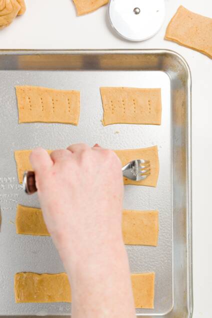 Easy Homemade Peanut Butter Crackers