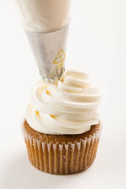 Italian Meringue Buttercream Frosting - Cupcake Project